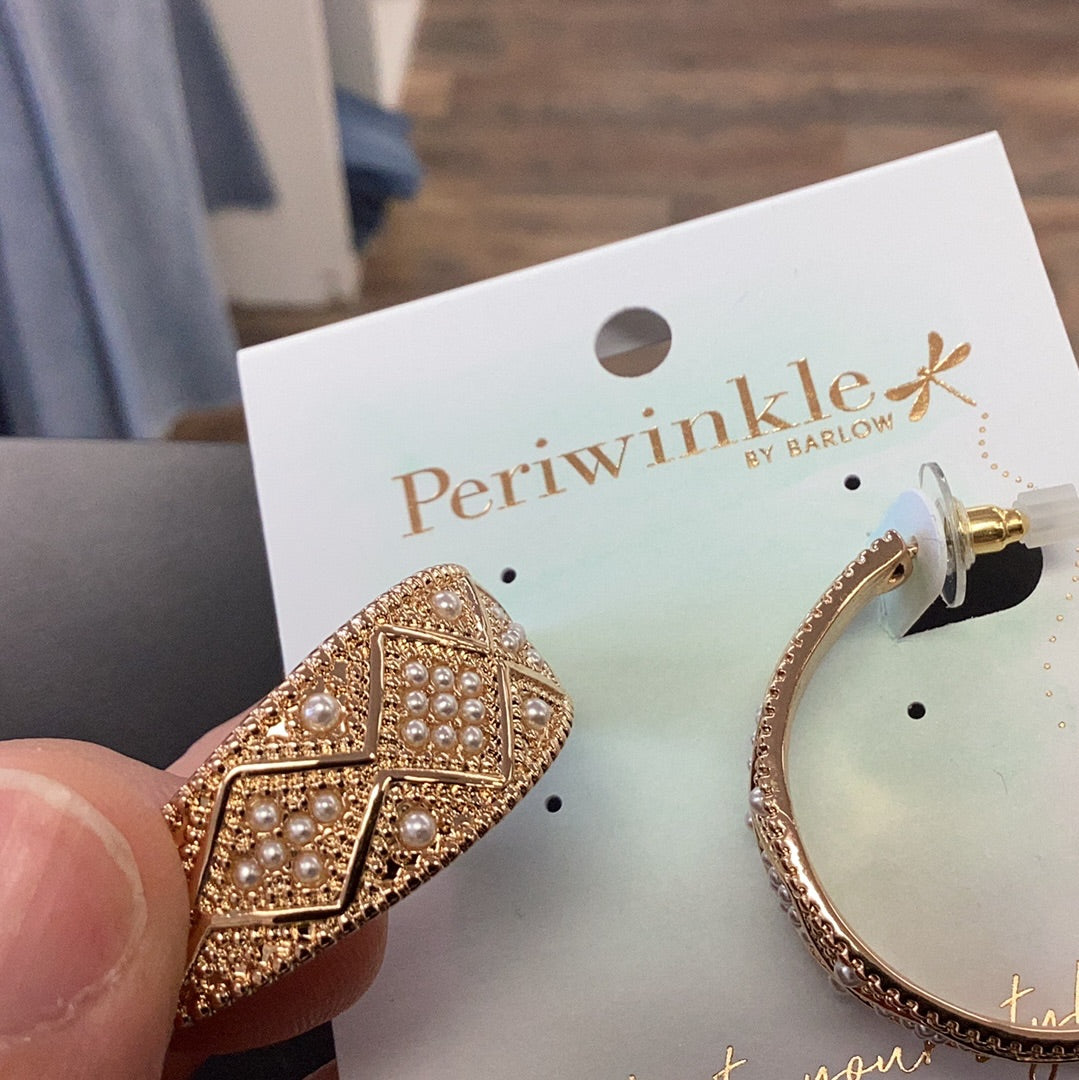 Periwinkle Gold Pattern Hoop with Pearl – V's Type